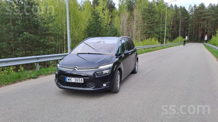 Black Citroen c4-picasso 2014 in Daugavpils, with an engine capacity of 1.60 L and mileage of 330 thousand km for 5750 €, photo 3 on AUTOMOTO.COM.LV