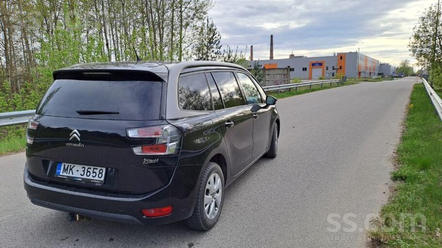 Black Citroen c4-picasso 2014 in Daugavpils, with an engine capacity of 1.60 L and mileage of 330 thousand km for 5750 €, photo 8 on AUTOMOTO.COM.LV