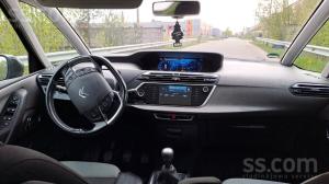 Black Citroen c4-picasso 2014 in Daugavpils, with an engine capacity of 1.60 L and mileage of 330 thousand km for 5750 €, photo 9 on AUTOMOTO.COM.LV