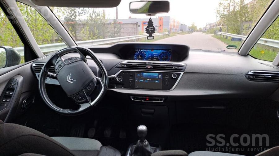 Black Citroen c4-picasso 2014 in Daugavpils, with an engine capacity of 1.60 L and mileage of 330 thousand km for 5750 €, photo 9 on AUTOMOTO.COM.LV