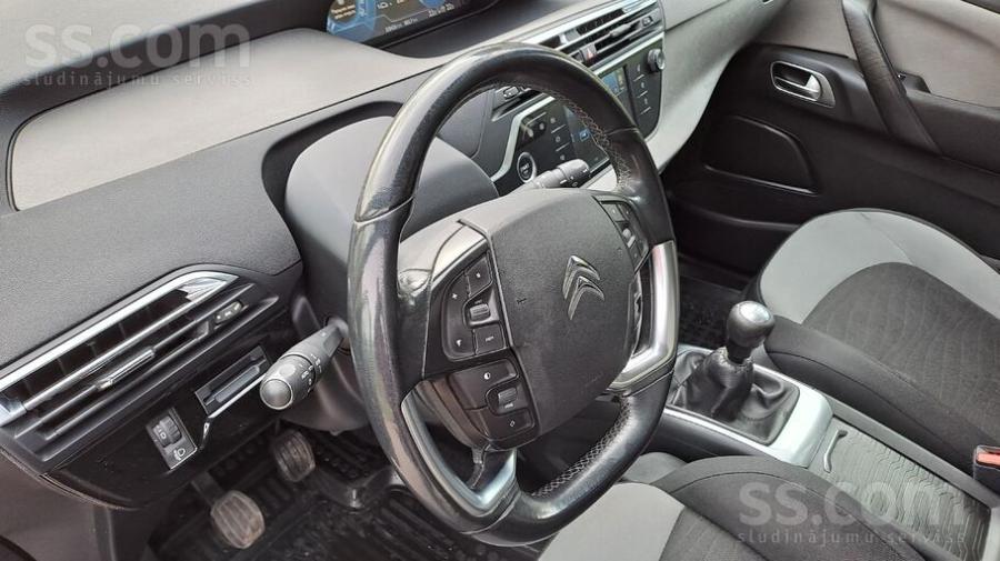 Black Citroen c4-picasso 2014 in Daugavpils, with an engine capacity of 1.60 L and mileage of 330 thousand km for 5750 €, photo 10 on AUTOMOTO.COM.LV