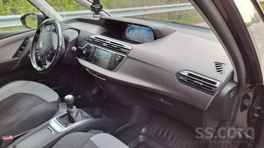 Black Citroen c4-picasso 2014 in Daugavpils, with an engine capacity of 1.60 L and mileage of 330 thousand km for 5750 €, photo 13 on AUTOMOTO.COM.LV