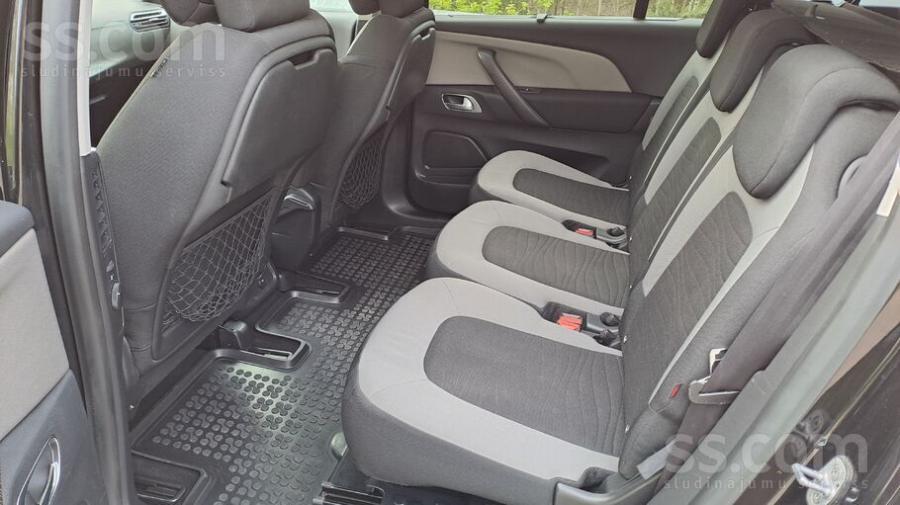 Black Citroen c4-picasso 2014 in Daugavpils, with an engine capacity of 1.60 L and mileage of 330 thousand km for 5750 €, photo 15 on AUTOMOTO.COM.LV