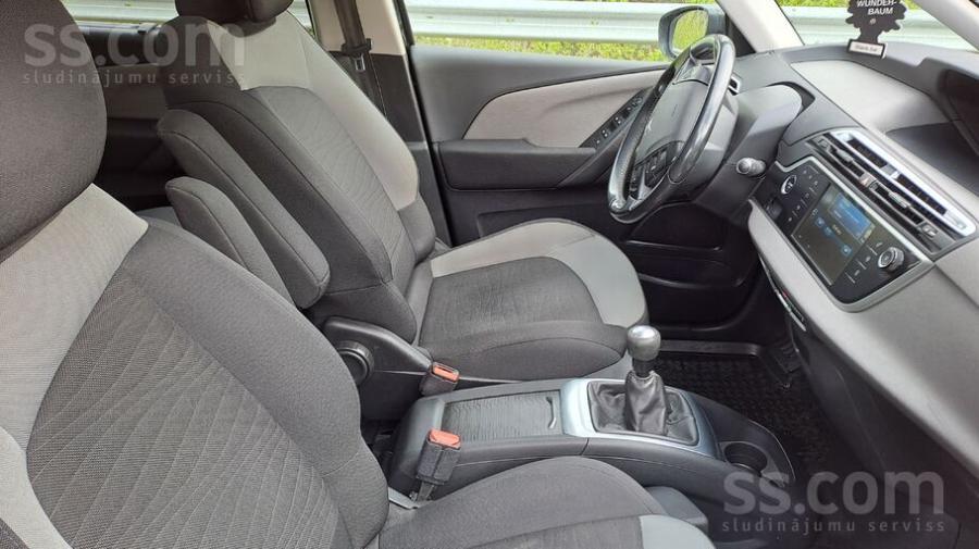 Black Citroen c4-picasso 2014 in Daugavpils, with an engine capacity of 1.60 L and mileage of 330 thousand km for 5750 €, photo 16 on AUTOMOTO.COM.LV