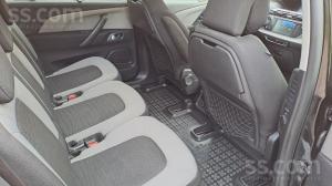 Black Citroen c4-picasso 2014 in Daugavpils, with an engine capacity of 1.60 L and mileage of 330 thousand km for 5750 €, photo 19 on AUTOMOTO.COM.LV