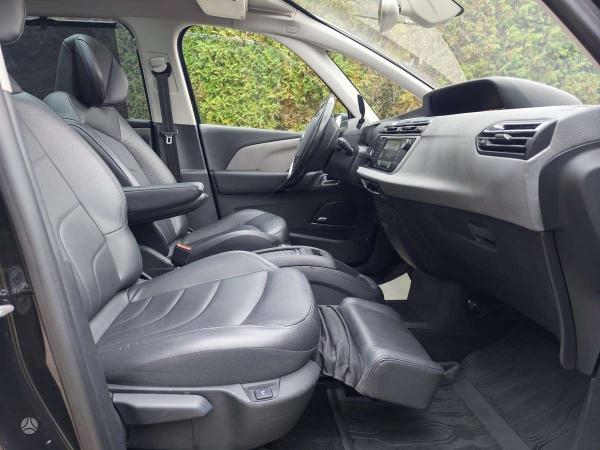 Black Citroen c4-picasso 2014 in Anyksciai, with an engine capacity of 2.00 L and mileage of 160 thousand km for 7999 €, photo 9 on AUTOMOTO.COM.LV