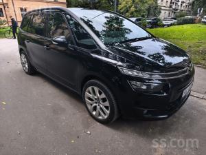 Black Citroen c4-picasso 2014 in Riga, with an engine capacity of 1.60 L and mileage of 274 thousand km for 5000 €, photo 3 on AUTOMOTO.COM.LV