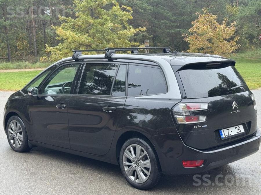 Black Citroen c4-picasso 2014 in Jurmala, with an engine capacity of 2.00 L and mileage of 278 thousand km for 6200 €, photo 5 on AUTOMOTO.COM.LV