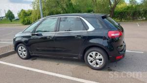 Black Citroen c4-picasso 2015 in Riga, with an engine capacity of 1.60 L and mileage of 197 thousand km for 6250 €, photo 5 on AUTOMOTO.COM.LV