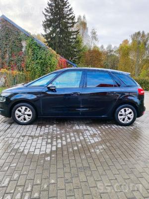 Melns Citroen c4-picasso 2015 Valmiera, ar dzinēja tilpumu 1.20 L un nobraukumu 141 tūkst. km par 6234 €, foto  vietnē AUTOMOTO.COM.LV