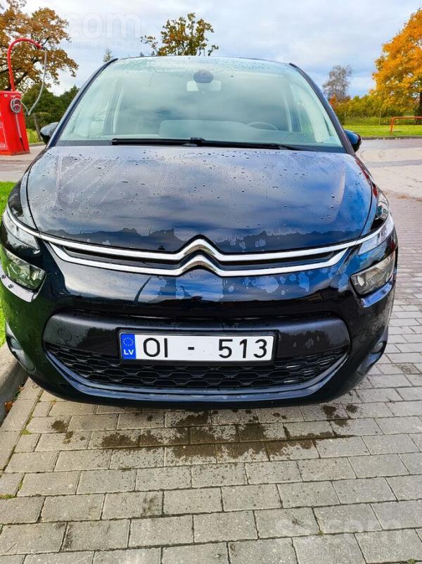 Black Citroen c4-picasso 2015 in Valmiera, with an engine capacity of 1.20 L and mileage of 141 thousand km for 6234 €, photo 4 on AUTOMOTO.COM.LV