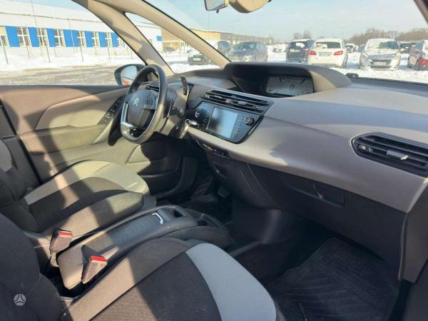 Melns Citroen c4-picasso 2015 Tauragė, ar dzinēja tilpumu 1.56 L un nobraukumu 205 tūkst. km par 4100 €, foto 10 vietnē AUTOMOTO.COM.LV