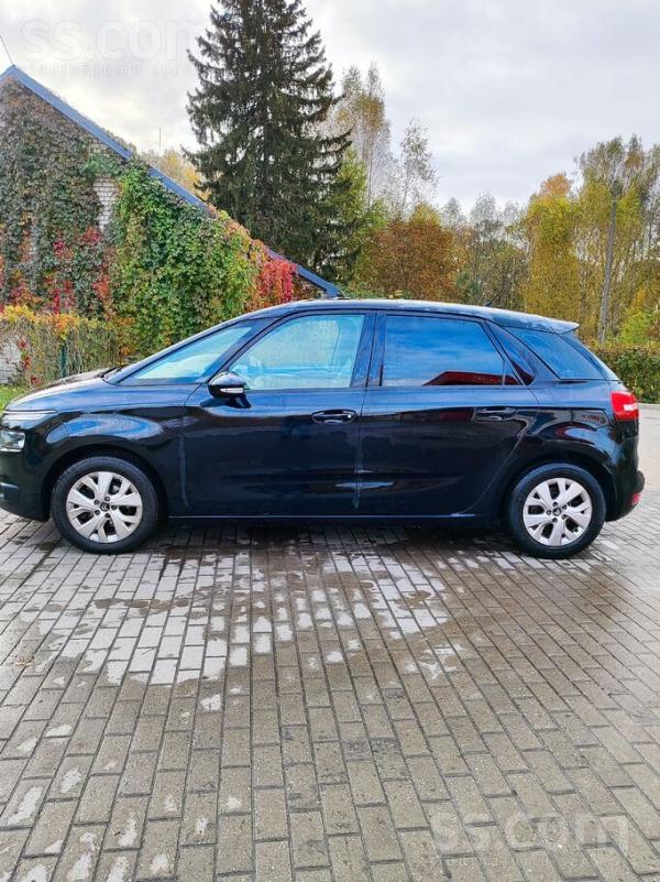 Black Citroen c4-picasso 2015 in Valmiera, with an engine capacity of 1.20 L and mileage of 0 thousand km for 5111 €, photo 1 on AUTOMOTO.COM.LV