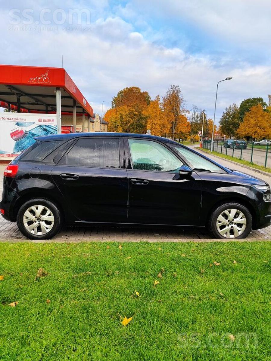 Black Citroen c4-picasso 2015 in Valmiera, with an engine capacity of 1.20 L and mileage of 0 thousand km for 5111 €, photo 4 on AUTOMOTO.COM.LV