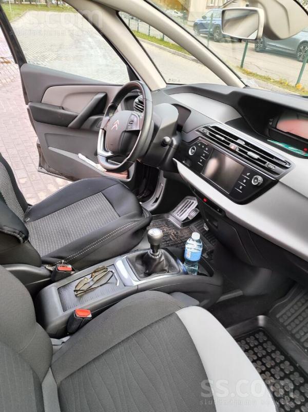 Black Citroen c4-picasso 2015 in Valmiera, with an engine capacity of 1.20 L and mileage of 0 thousand km for 5111 €, photo 5 on AUTOMOTO.COM.LV
