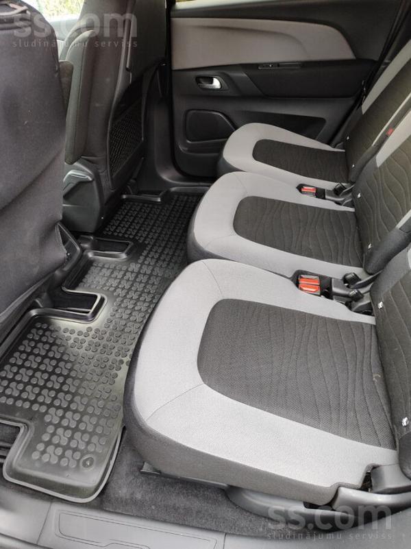 Black Citroen c4-picasso 2015 in Valmiera, with an engine capacity of 1.20 L and mileage of 0 thousand km for 5111 €, photo 7 on AUTOMOTO.COM.LV