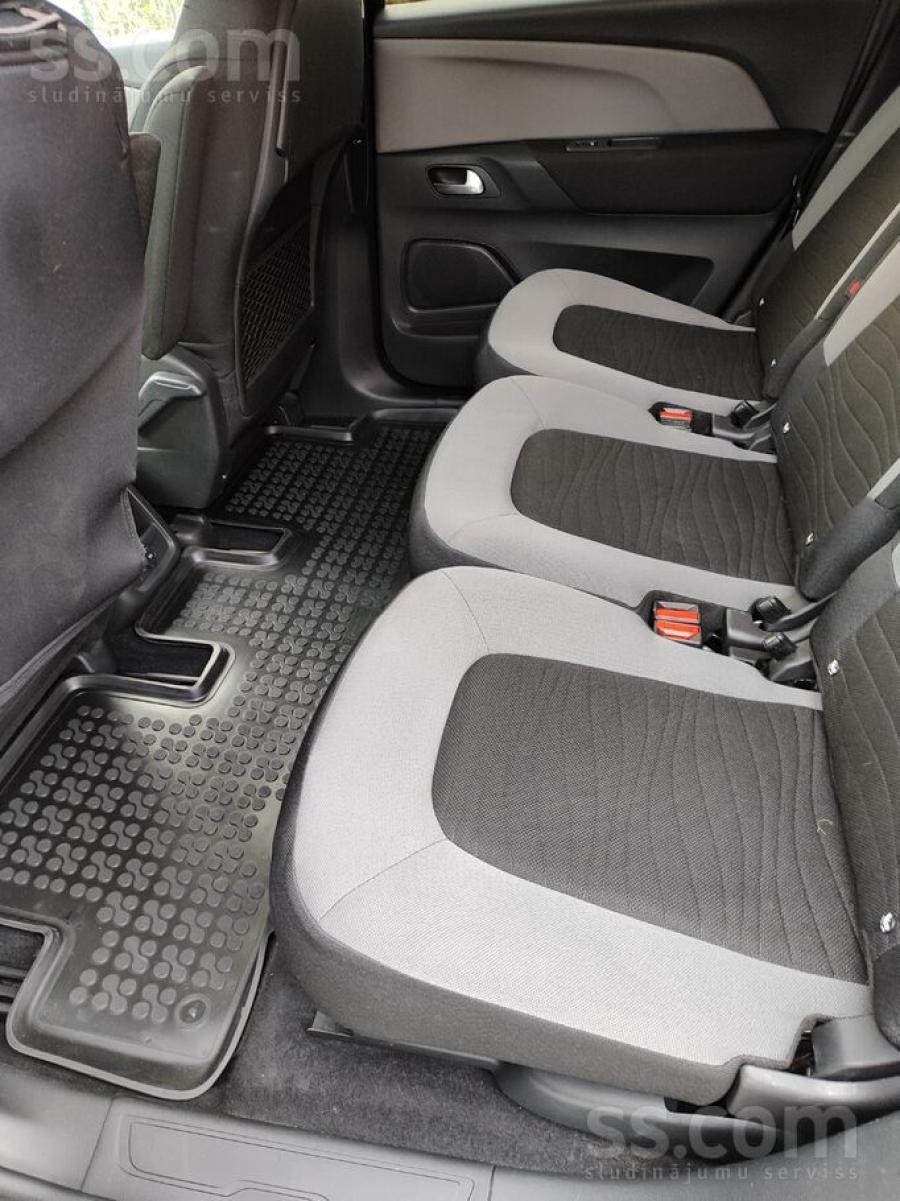 Black Citroen c4-picasso 2015 in Valmiera, with an engine capacity of 1.20 L and mileage of 0 thousand km for 5111 €, photo 8 on AUTOMOTO.COM.LV