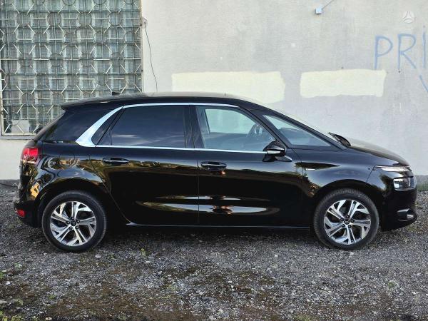 Melns Citroen c4-picasso 2016 Šauļi, ar dzinēja tilpumu 1.20 L un nobraukumu 165 tūkst. km par 5300 €, foto 2 vietnē AUTOMOTO.COM.LV