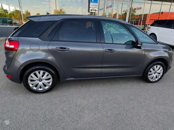 Black Citroen c4-picasso 2016 in Klaipeda, with an engine capacity of 2.00 L and mileage of 241 thousand km for 4490 €, photo 2 on AUTOMOTO.COM.LV
