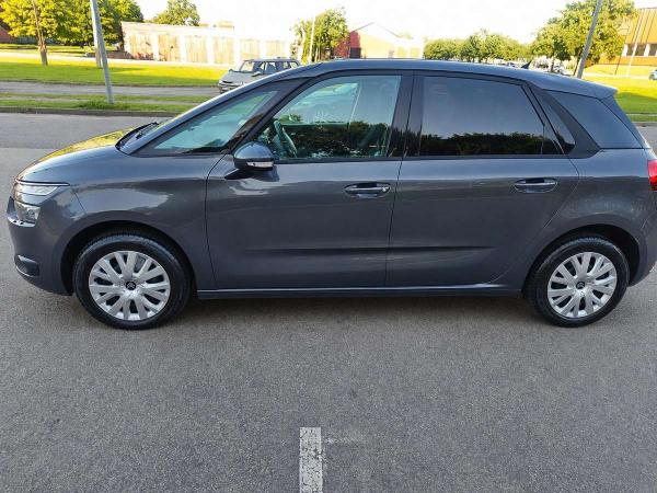 Black Citroen c4-picasso 2016 in Klaipeda, with an engine capacity of 2.00 L and mileage of 241 thousand km for 4490 €, photo 3 on AUTOMOTO.COM.LV