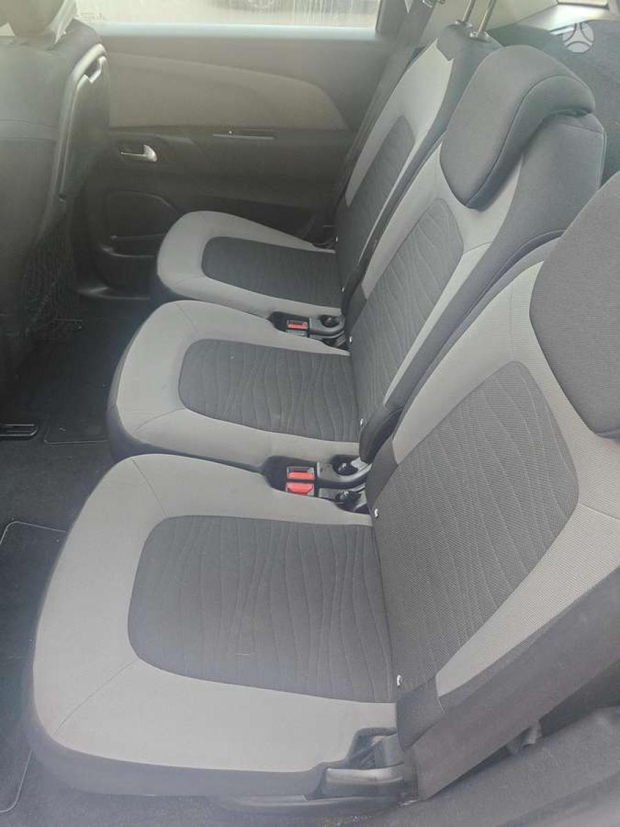 Black Citroen c4-picasso 2016 in Klaipeda, with an engine capacity of 2.00 L and mileage of 241 thousand km for 4490 €, photo 7 on AUTOMOTO.COM.LV