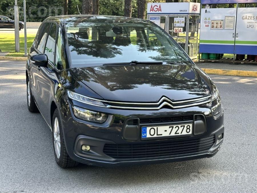 Black Citroen c4-picasso 2020 in Riga, with an engine capacity of 1.20 L and mileage of 198 thousand km for 10699 €, photo 3 on AUTOMOTO.COM.LV