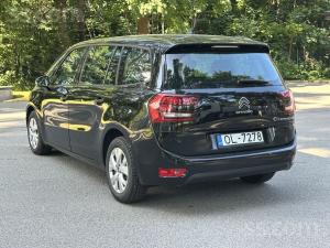 Black Citroen c4-picasso 2020 in Riga, with an engine capacity of 1.20 L and mileage of 198 thousand km for 10699 €, photo 7 on AUTOMOTO.COM.LV