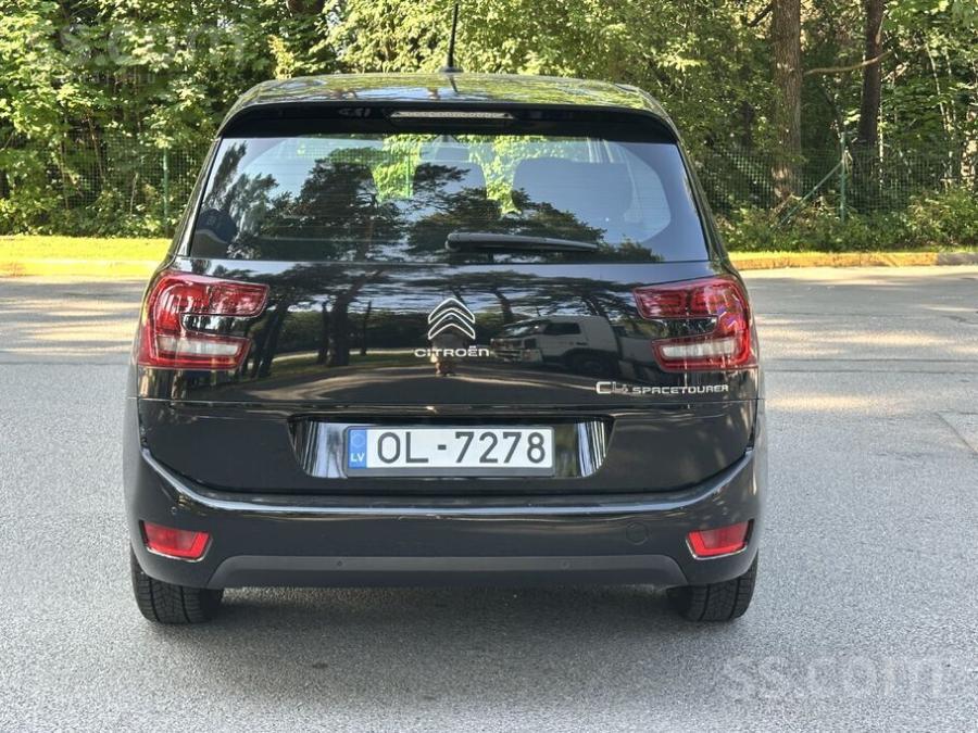 Black Citroen c4-picasso 2020 in Riga, with an engine capacity of 1.20 L and mileage of 198 thousand km for 10699 €, photo 8 on AUTOMOTO.COM.LV