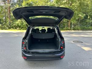 Black Citroen c4-picasso 2020 in Riga, with an engine capacity of 1.20 L and mileage of 198 thousand km for 10699 €, photo 9 on AUTOMOTO.COM.LV