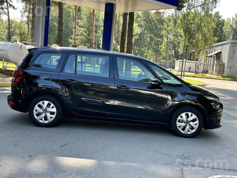 Black Citroen c4-picasso 2020 in Riga, with an engine capacity of 1.20 L and mileage of 198 thousand km for 10699 €, photo 12 on AUTOMOTO.COM.LV