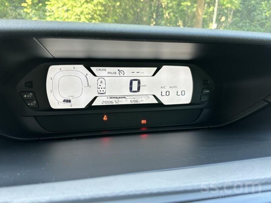 Black Citroen c4-picasso 2020 in Riga, with an engine capacity of 1.20 L and mileage of 198 thousand km for 10699 €, photo 15 on AUTOMOTO.COM.LV
