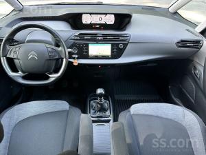 Black Citroen c4-picasso 2020 in Riga, with an engine capacity of 1.20 L and mileage of 198 thousand km for 10699 €, photo 16 on AUTOMOTO.COM.LV