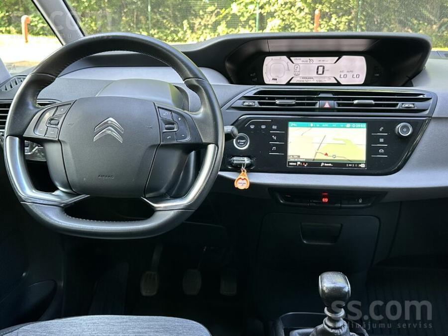 Black Citroen c4-picasso 2020 in Riga, with an engine capacity of 1.20 L and mileage of 198 thousand km for 10699 €, photo 17 on AUTOMOTO.COM.LV