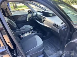 Black Citroen c4-picasso 2020 in Riga, with an engine capacity of 1.20 L and mileage of 198 thousand km for 10699 €, photo 20 on AUTOMOTO.COM.LV