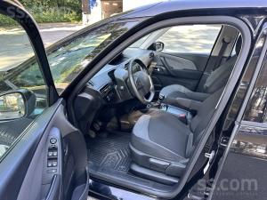 Black Citroen c4-picasso 2020 in Riga, with an engine capacity of 1.20 L and mileage of 198 thousand km for 10699 €, photo 22 on AUTOMOTO.COM.LV
