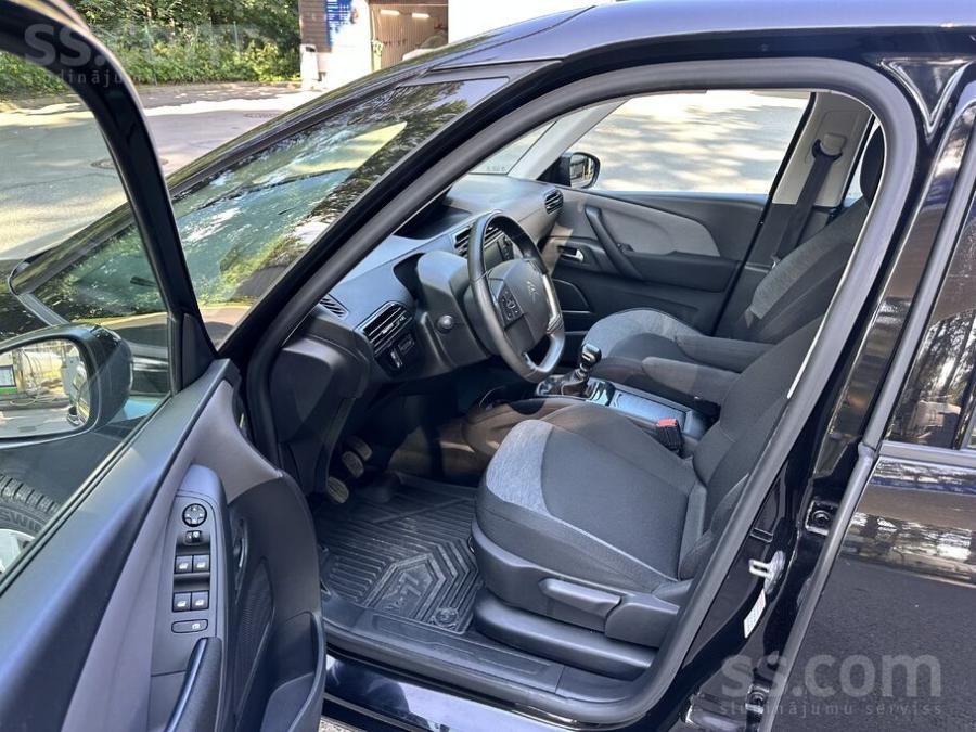 Black Citroen c4-picasso 2020 in Riga, with an engine capacity of 1.20 L and mileage of 198 thousand km for 10699 €, photo 22 on AUTOMOTO.COM.LV