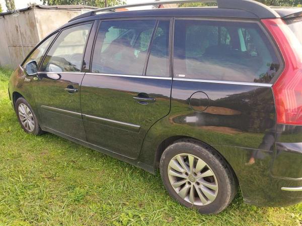 Melns Citroen c4-picasso 2009 Šauļi, ar dzinēja tilpumu 1.56 L un nobraukumu 258 tūkst. km par 1500 €, foto 5 vietnē AUTOMOTO.COM.LV