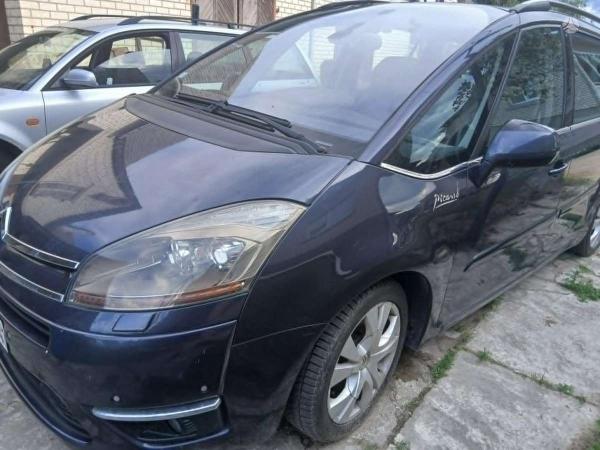Blue Citroen c4-picasso 2007 in Taurage, with an engine capacity of 1.56 L and mileage of 308 thousand km for 1800 €, photo 2 on AUTOMOTO.COM.LV