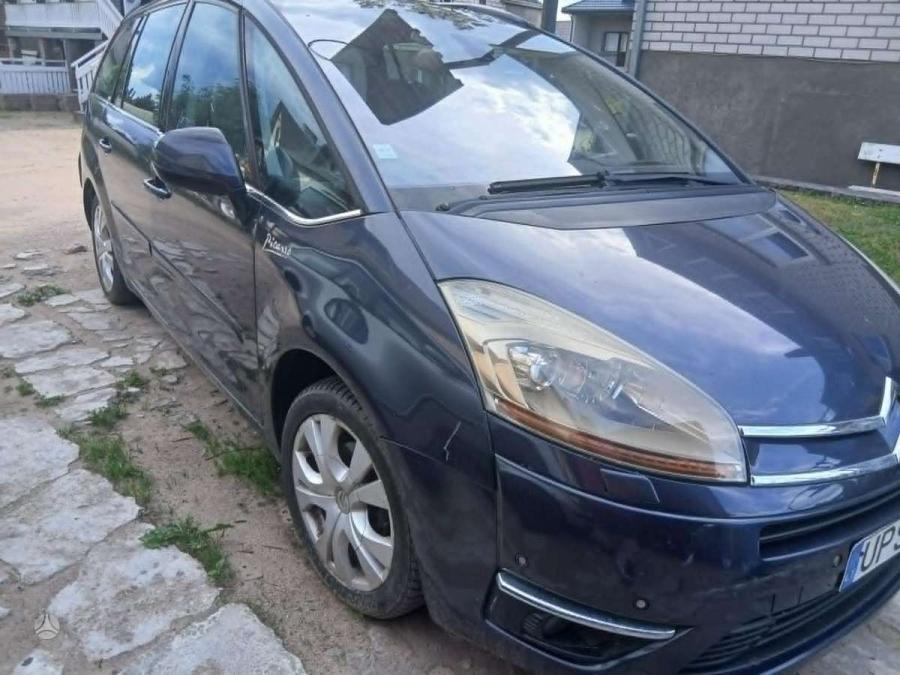Blue Citroen c4-picasso 2007 in Taurage, with an engine capacity of 1.56 L and mileage of 308 thousand km for 1800 €, photo 4 on AUTOMOTO.COM.LV