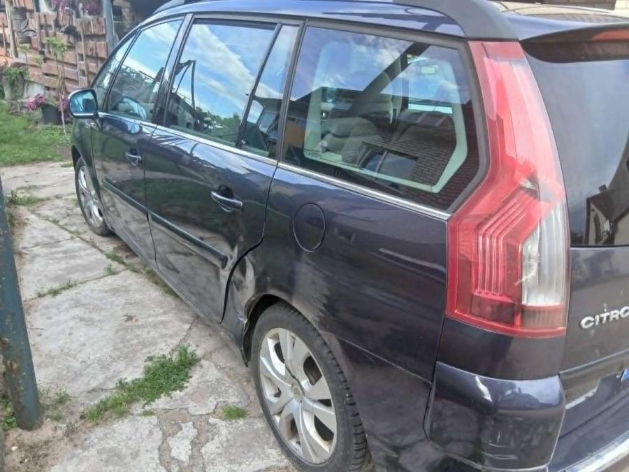 Blue Citroen c4-picasso 2007 in Taurage, with an engine capacity of 1.56 L and mileage of 308 thousand km for 1800 €, photo 5 on AUTOMOTO.COM.LV