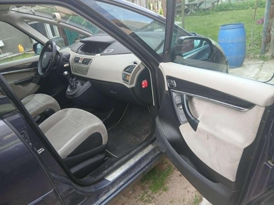 Blue Citroen c4-picasso 2007 in Taurage, with an engine capacity of 1.56 L and mileage of 308 thousand km for 1800 €, photo 7 on AUTOMOTO.COM.LV