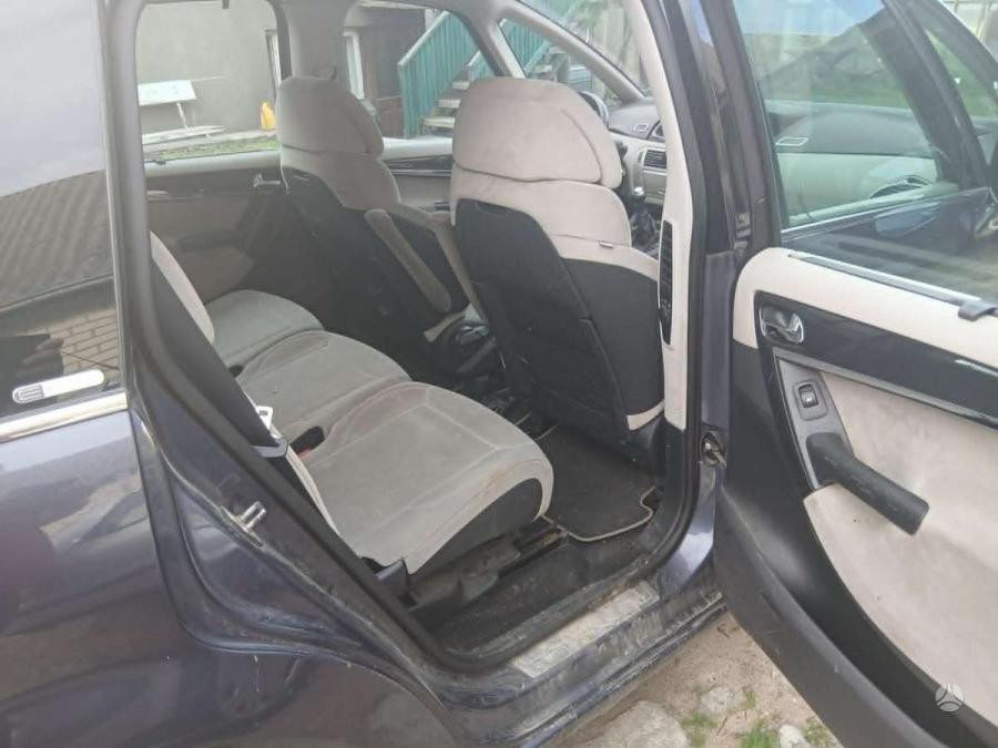 Blue Citroen c4-picasso 2007 in Taurage, with an engine capacity of 1.56 L and mileage of 308 thousand km for 1800 €, photo 8 on AUTOMOTO.COM.LV