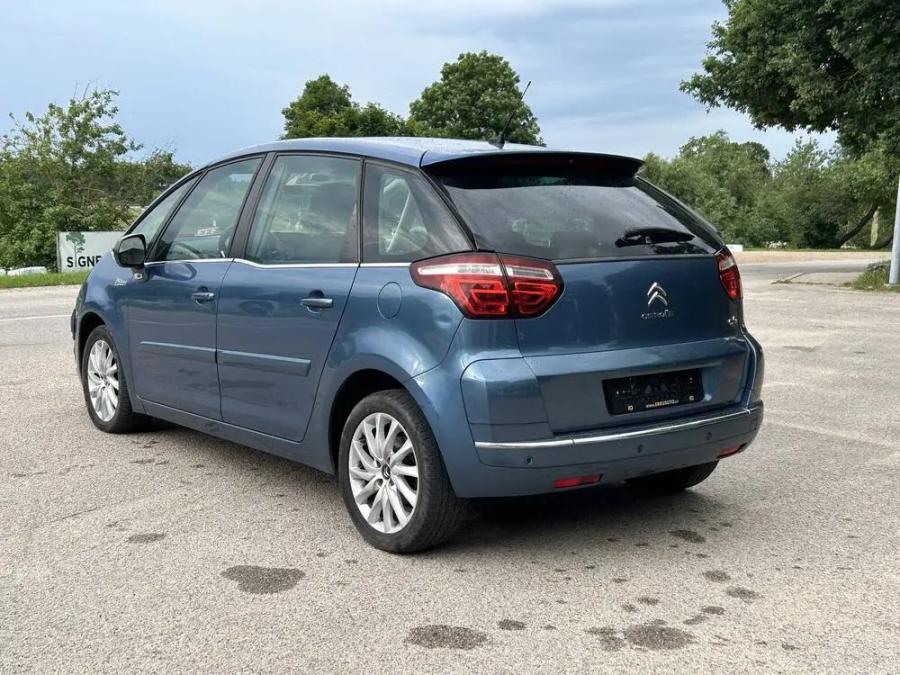 Blue Citroen c4-picasso 2010 in Grobiņa, with an engine capacity of 1.60 L and mileage of 258 thousand km for 3700 €, photo 8 on AUTOMOTO.COM.LV