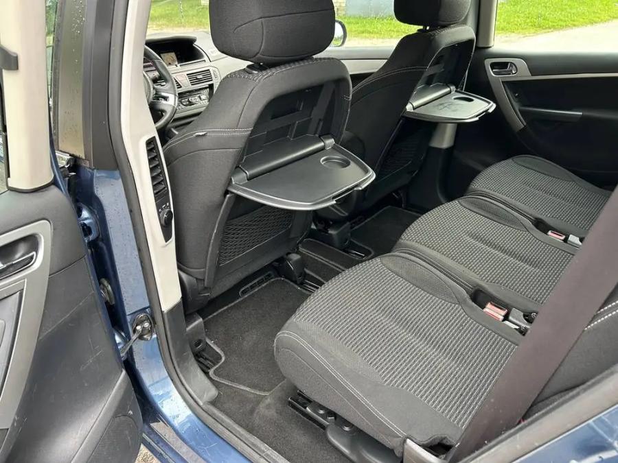 Blue Citroen c4-picasso 2010 in Grobiņa, with an engine capacity of 1.60 L and mileage of 258 thousand km for 3700 €, photo 13 on AUTOMOTO.COM.LV