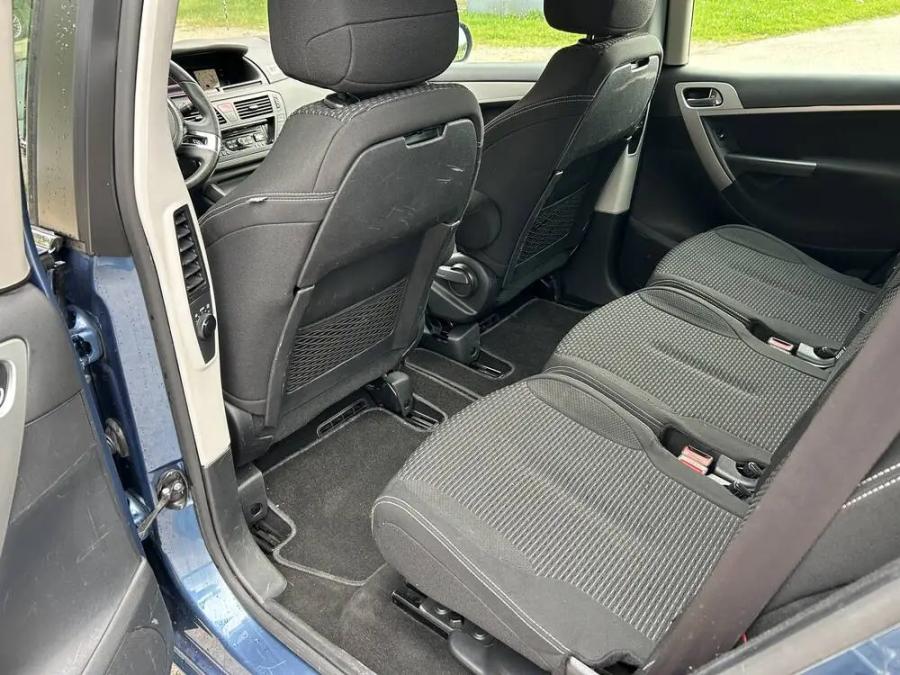 Blue Citroen c4-picasso 2010 in Grobiņa, with an engine capacity of 1.60 L and mileage of 258 thousand km for 3700 €, photo 14 on AUTOMOTO.COM.LV