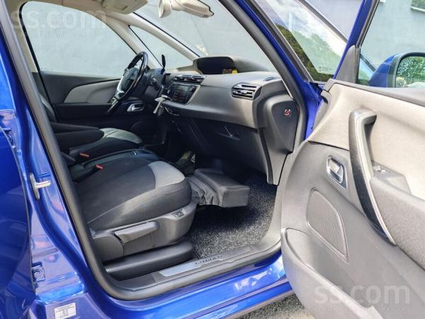 Blue Citroen c4-picasso 2016 in Ogre, with an engine capacity of 1.20 L and mileage of 105 thousand km for 7900 €, photo 9 on AUTOMOTO.COM.LV