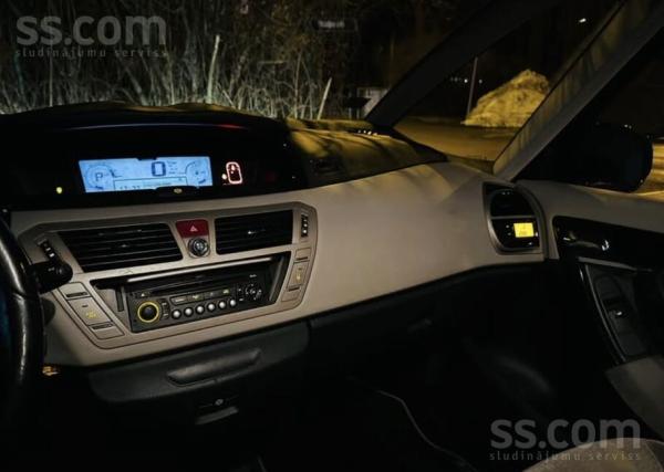 Blue Citroen c4-picasso 2007 in Riga, with an engine capacity of 2.00 L and mileage of 375 thousand km for 1650 €, photo 5 on AUTOMOTO.COM.LV