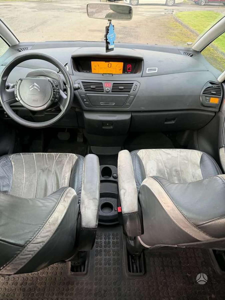 Blue Citroen c4-picasso 2007 in Panevezys, with an engine capacity of 2.00 L and mileage of 270 thousand km for 850 €, photo 5 on AUTOMOTO.COM.LV