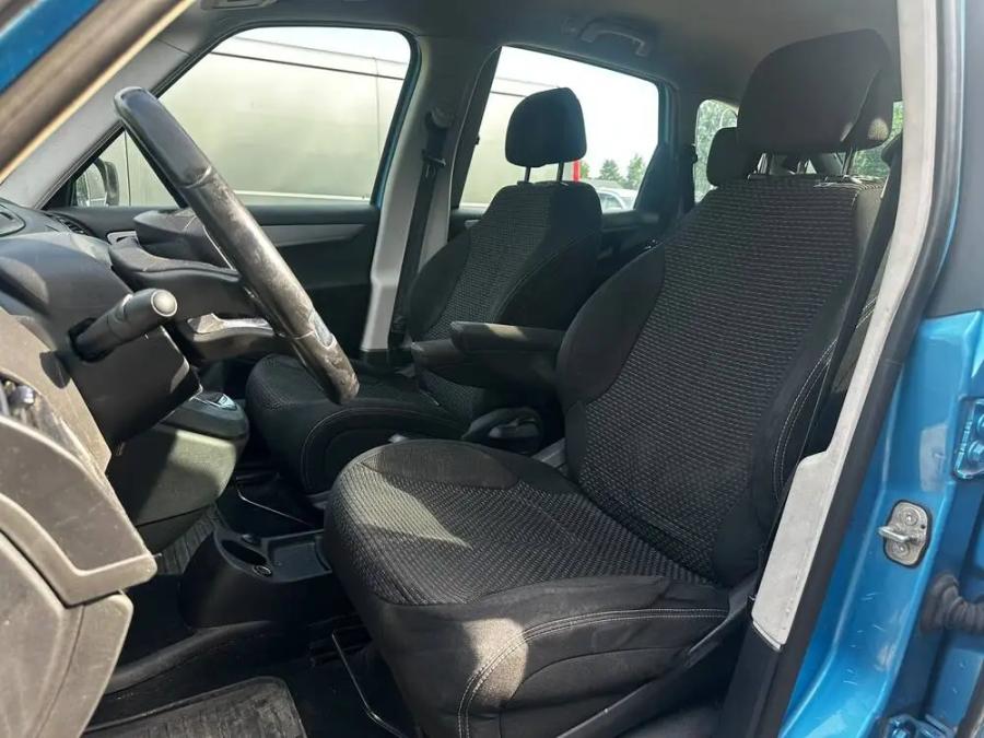 Blue Citroen c4-picasso 2008 in Jelgava, with an engine capacity of 1.60 L and mileage of 253 thousand km for 2990 €, photo 9 on AUTOMOTO.COM.LV