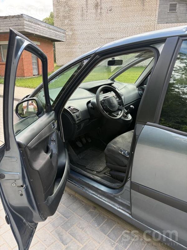 Blue Citroen c4-picasso 2008 in Kuldiga, with an engine capacity of 1.60 L and mileage of 449 thousand km for 1250 €, photo 5 on AUTOMOTO.COM.LV